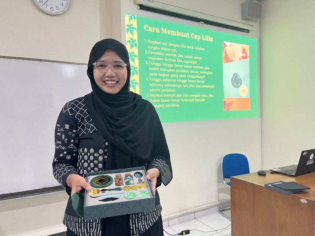 Praktik Pembuatan Cap & Stempel: Implementasi Mata Kuliah Kodikologi ...